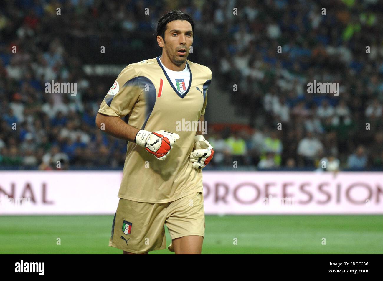 Gianluigi buffon 2008 italy hi-res stock photography and images - Alamy