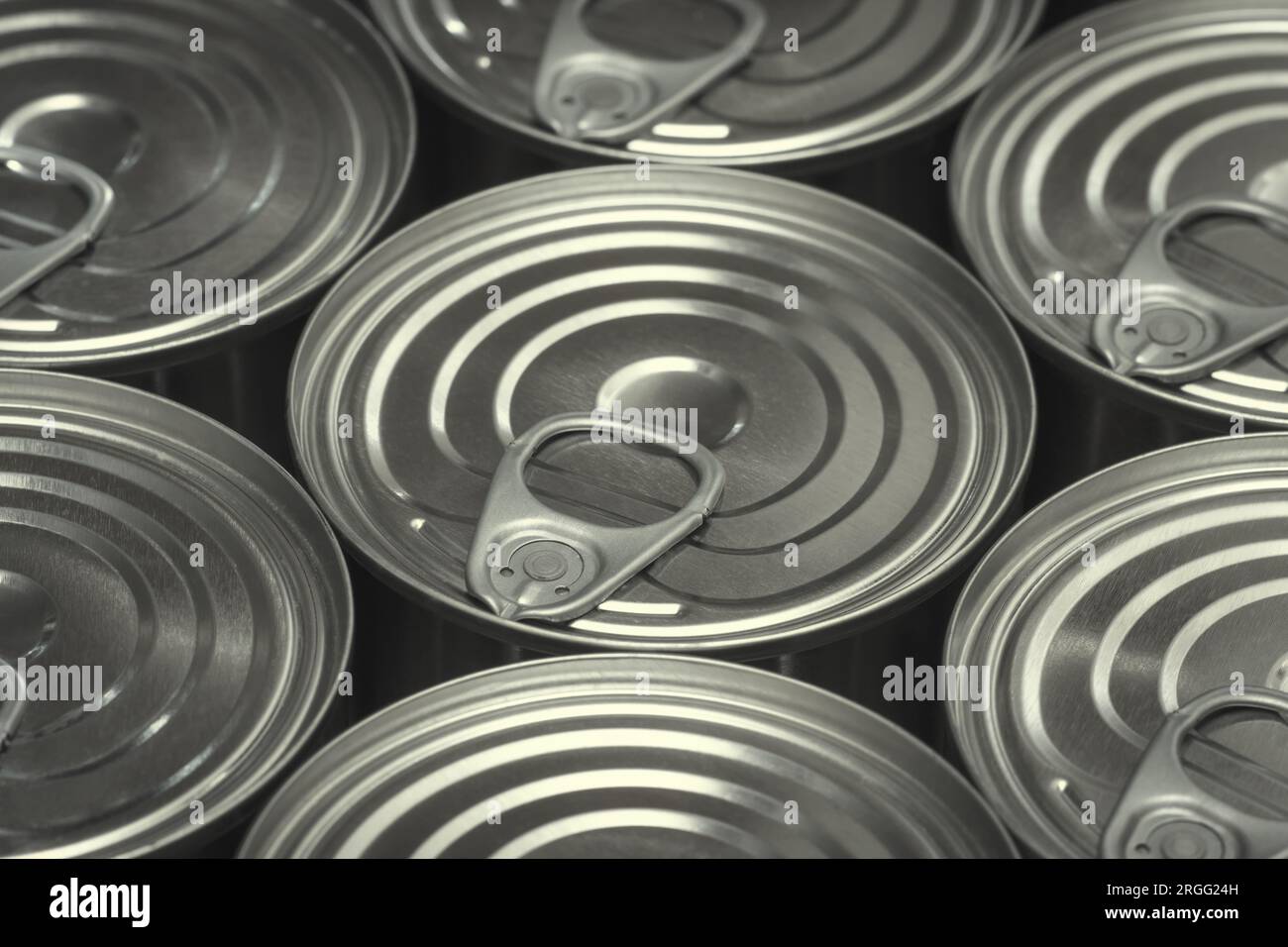 Metallic cans hi-res stock photography and images - Alamy