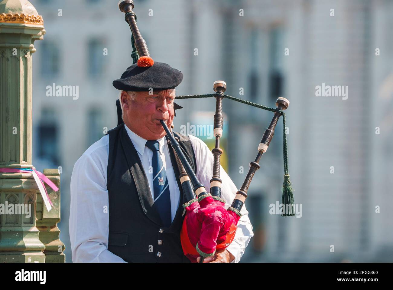Man with bagpipe hi-res stock photography and images - Alamy