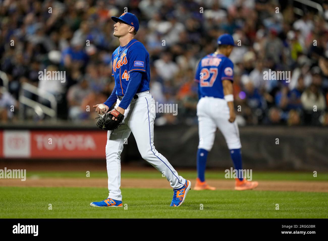 New York Mets relief pitcher Drew Smith (40) waits to be relieved in ...