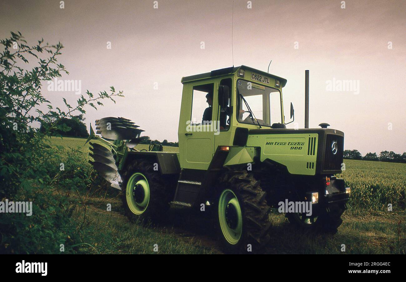 1986 Mercedes-Benz Trac Turbo 900 tractor Stock Photo - Alamy