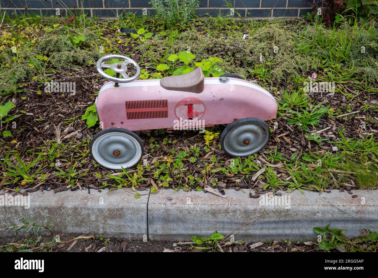 Child vintage pink push along racing card Stock Photo - Alamy