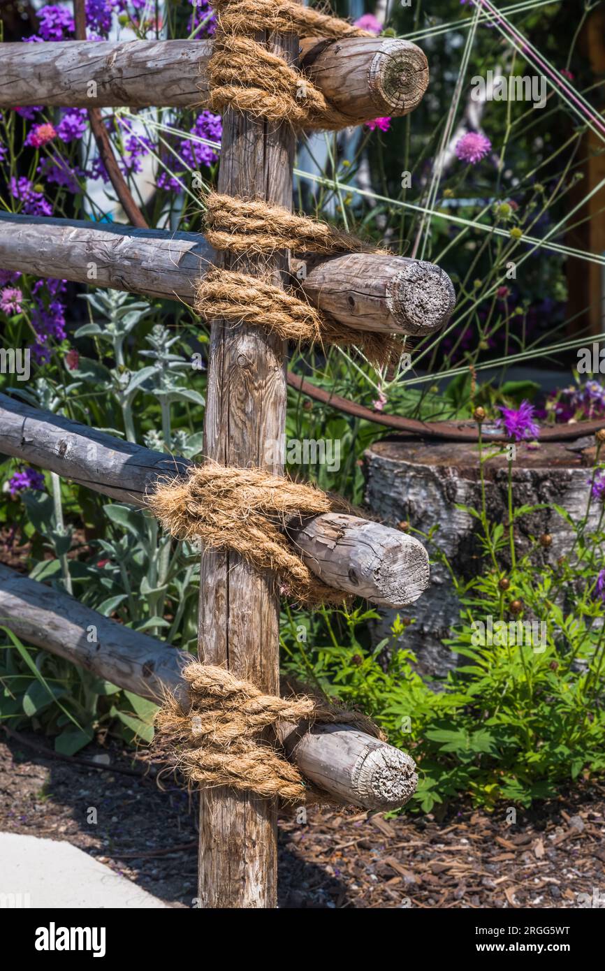 Decorative fence posts hi-res stock photography and images - Alamy