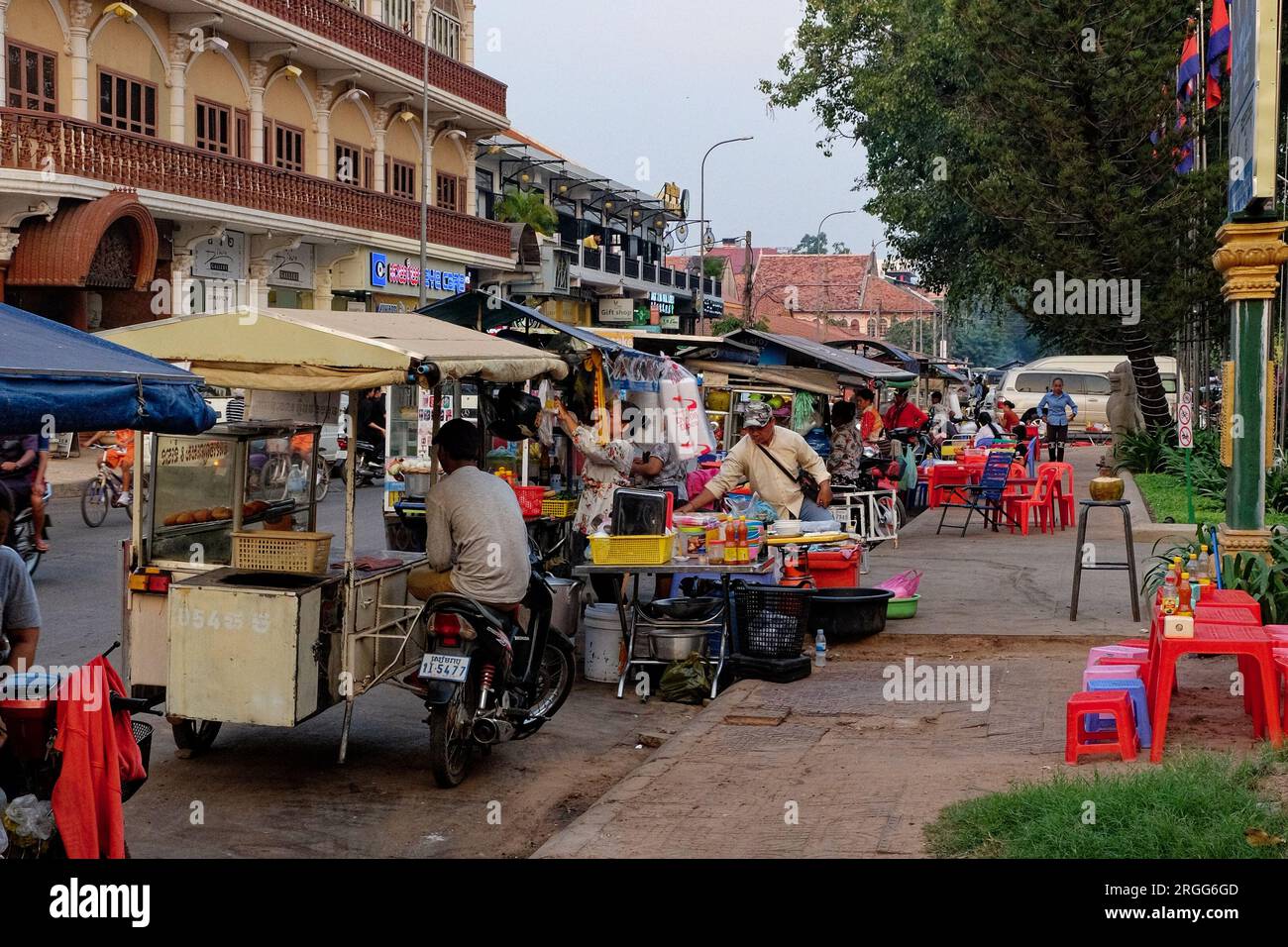 Cambodian street market hi-res stock photography and images - Alamy