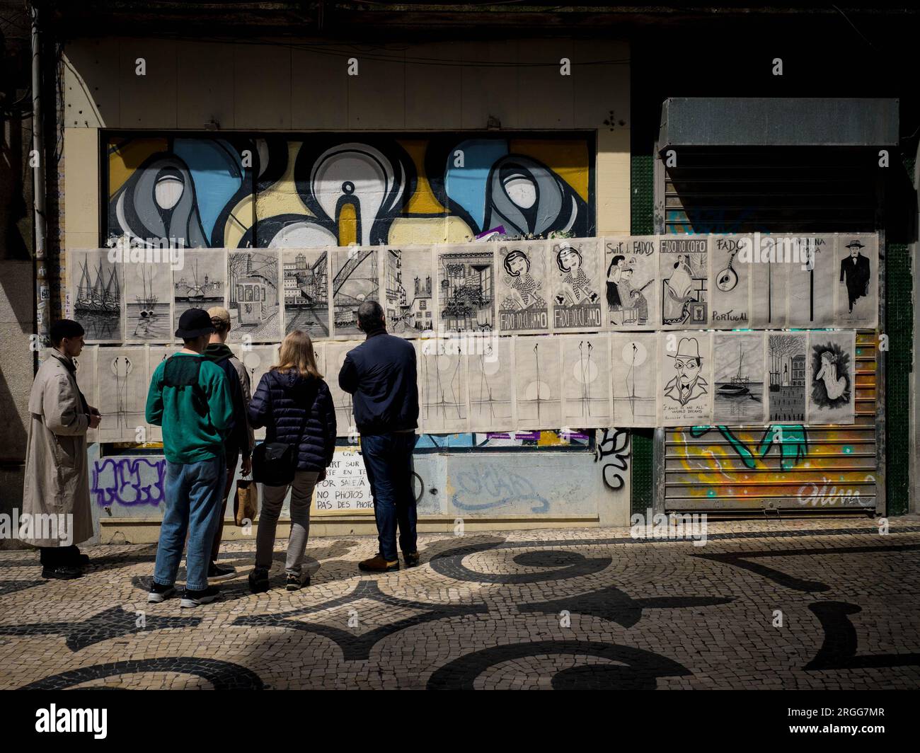 Artist selling his work hi-res stock photography and images - Alamy