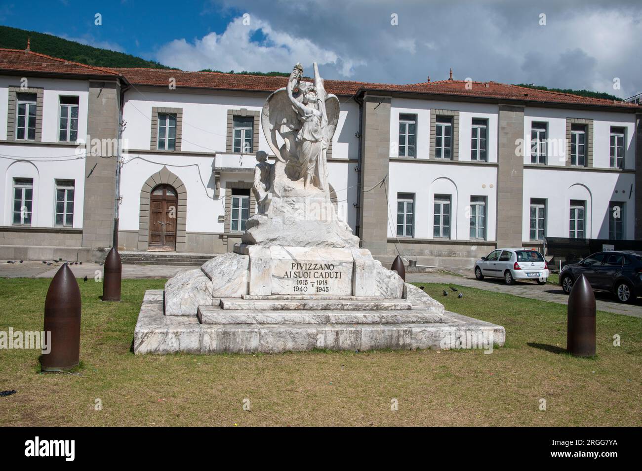 Monumento ai caduti di fivizzano hi-res stock photography and images ...