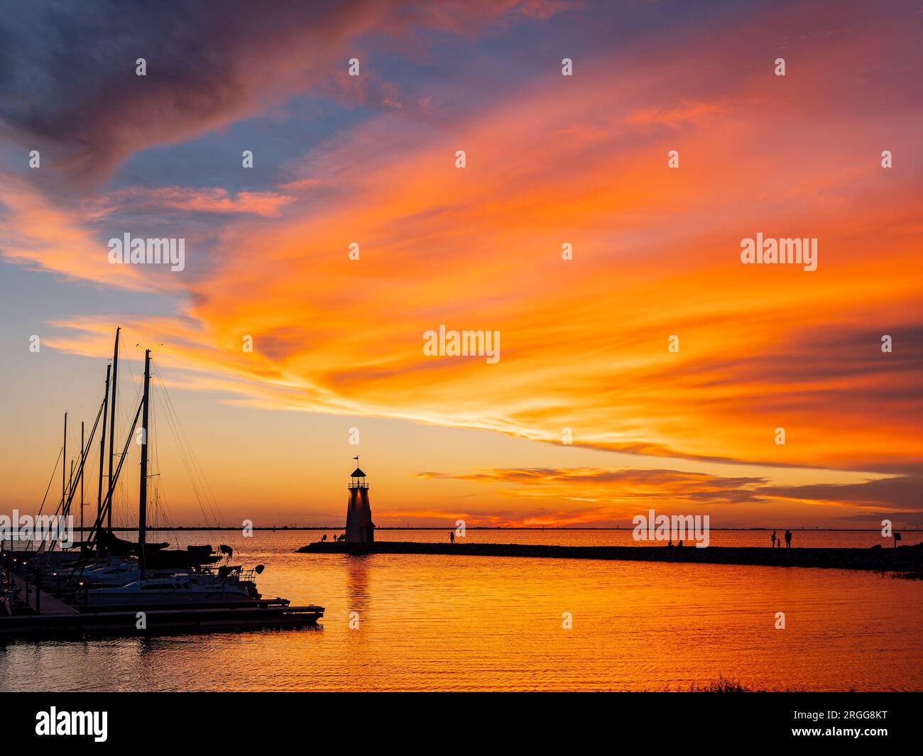 Beautiful sunset landscape of Lake Hefner at Oklahoma Stock Photo - Alamy