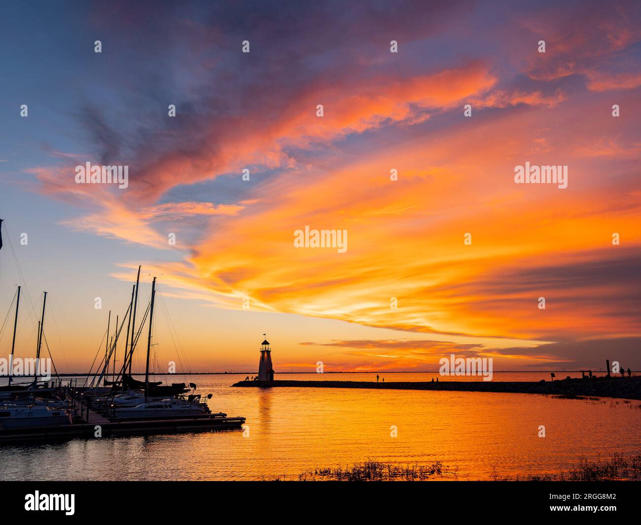 Beautiful sunset landscape of Lake Hefner at Oklahoma Stock Photo - Alamy