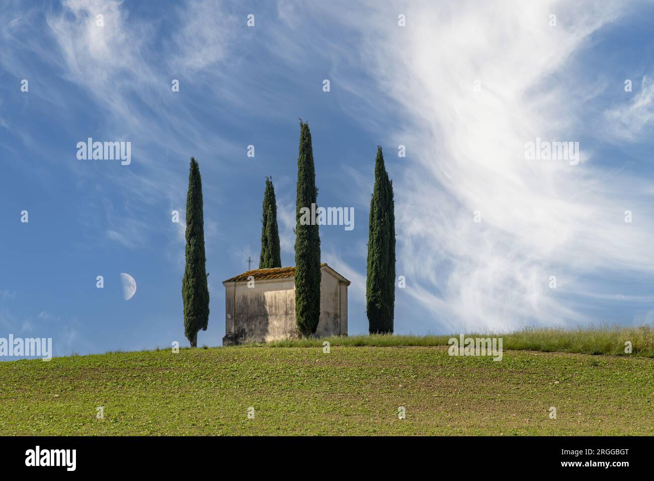 Small church surrounded by Mediterranean Cypresses typical for Tuscan ...