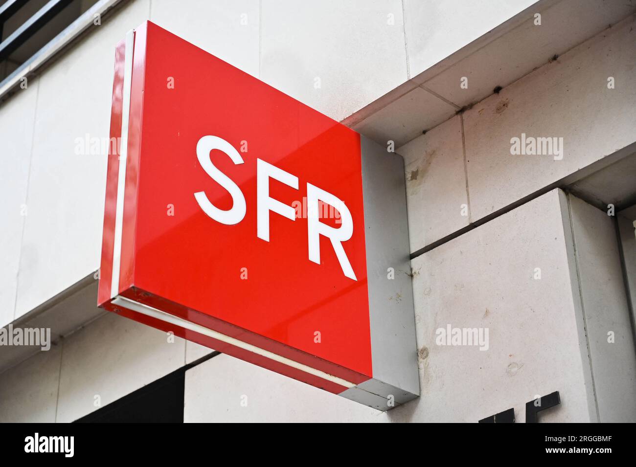 Paris, France. 09th Aug, 2023. Illustration of SFR cell phone store ...