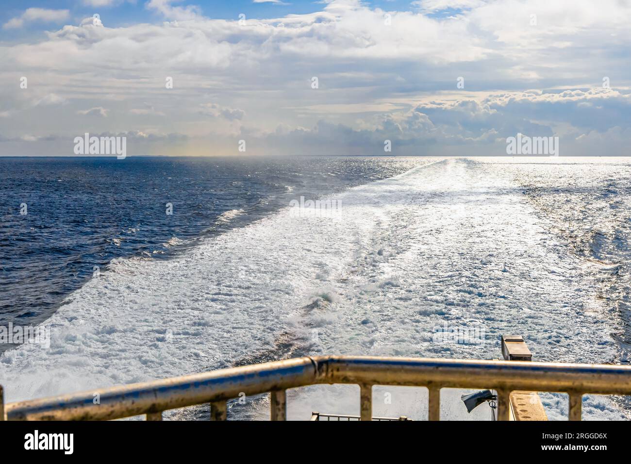 Water trail of cruise ship hi-res stock photography and images - Alamy