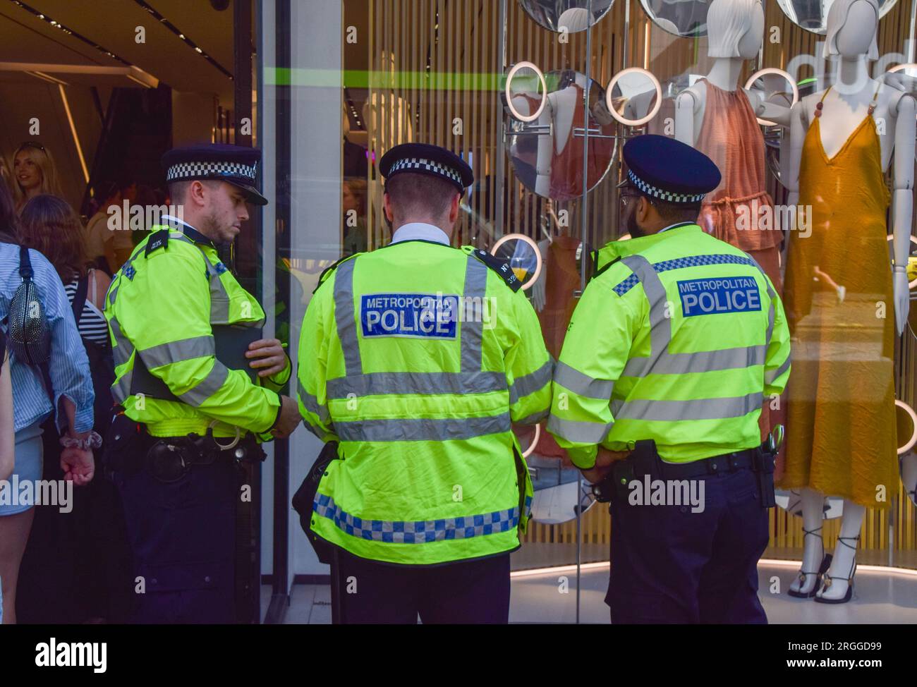 Shoplifting uk hi-res stock photography and images - Alamy