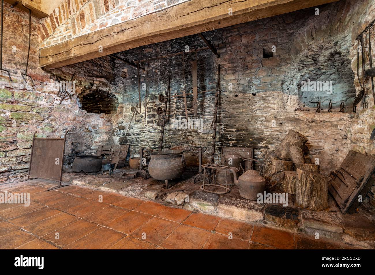 Medieval kitchen hi-res stock photography and images - Alamy