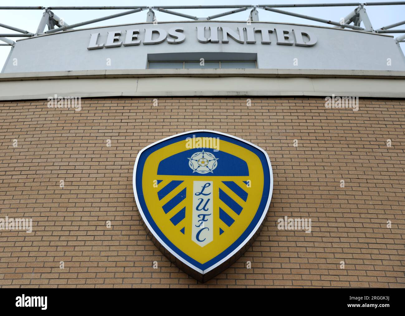 Leeds united emblem hi-res stock photography and images - Alamy