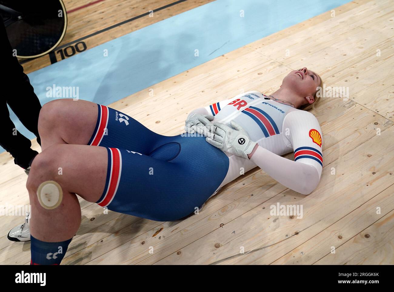 Great Britain’s Emma Finucane celebrates winning gold in the Women ...