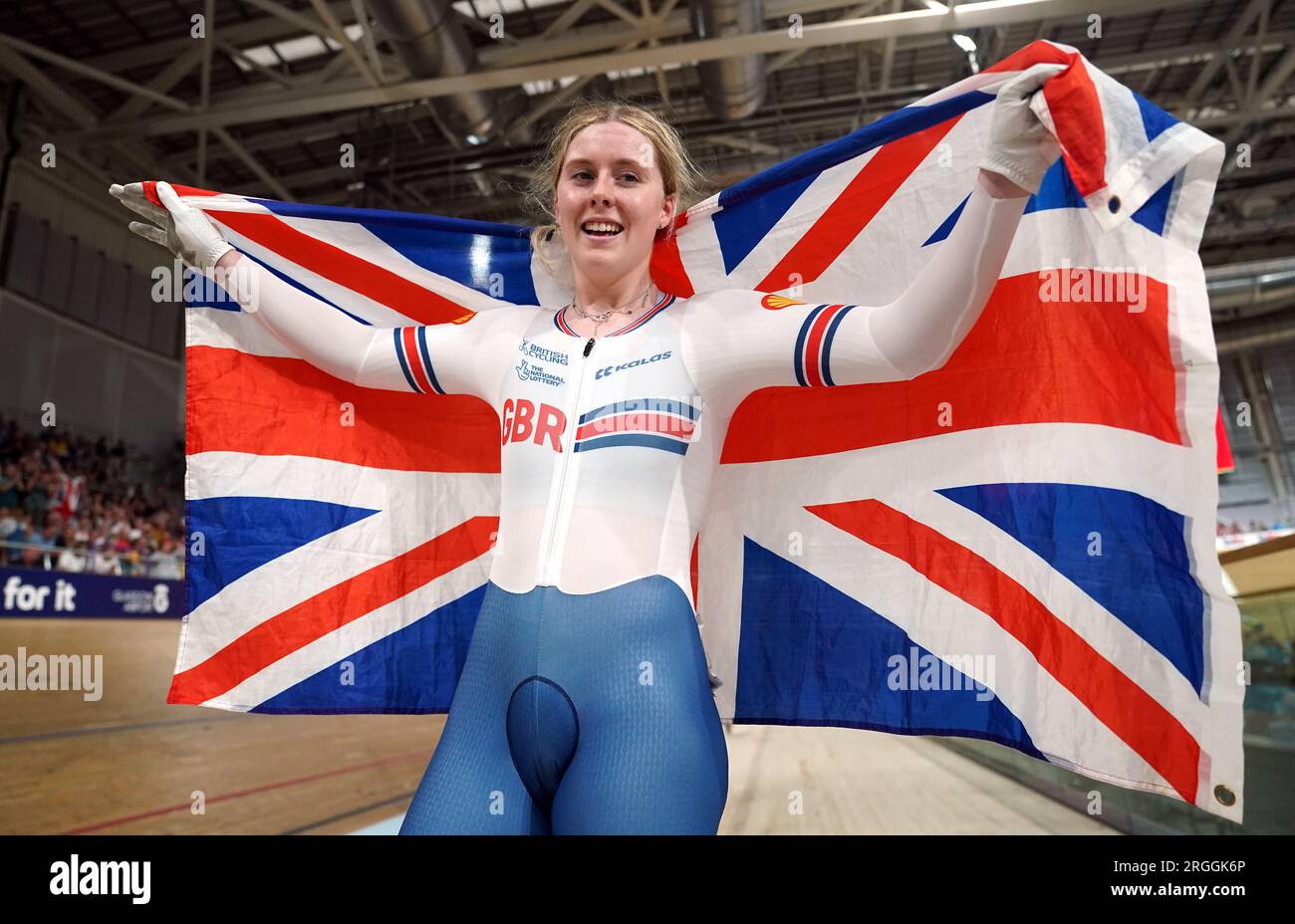 Great Britain’s Emma Finucane celebrates winning gold in the Women ...