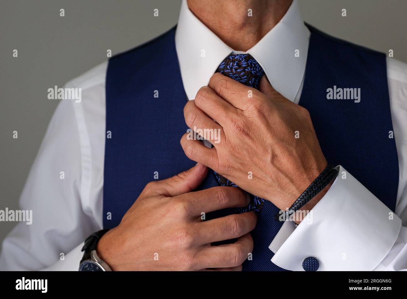 man tightening his tie on his wedding day Stock Photo - Alamy
