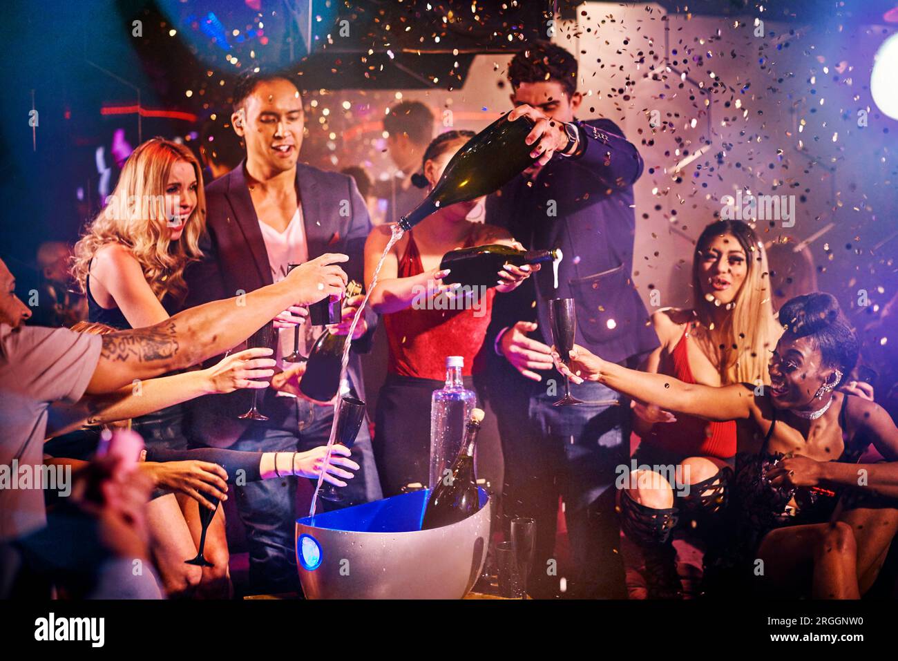 Young adults group nightclub hi-res stock photography and images - Alamy