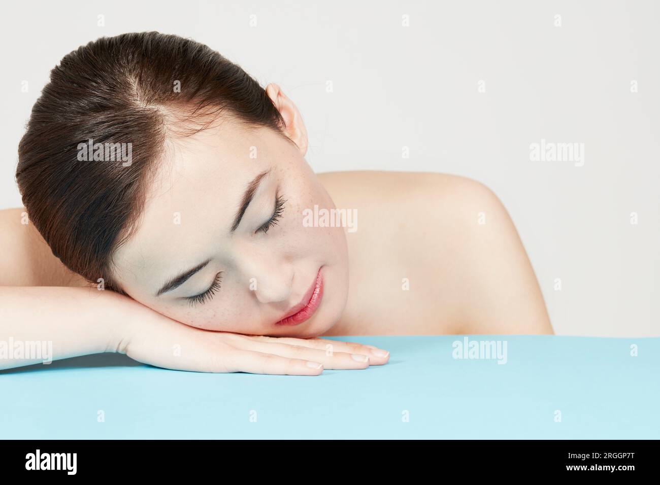 Woman lying on table hi-res stock photography and images - Alamy
