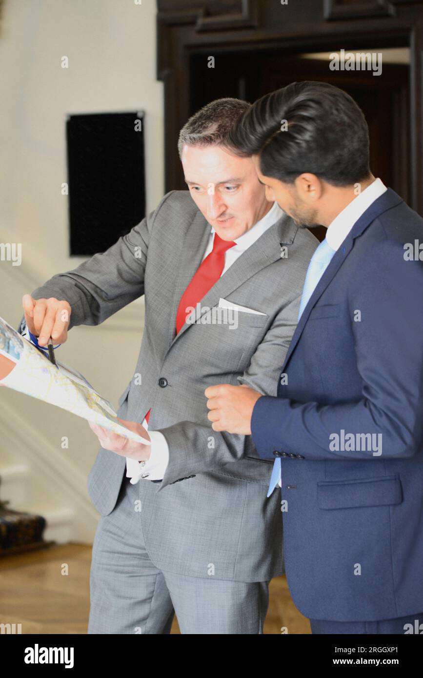 Man receiving and pointing hi-res stock photography and images - Alamy