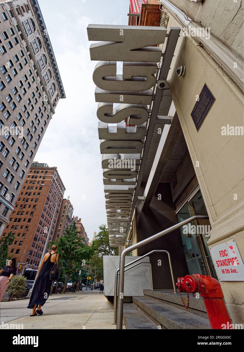 Parsons new school design exterior hi-res stock photography and images ...