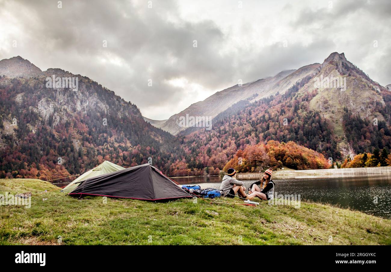 Two women camping at lake hi-res stock photography and images - Alamy
