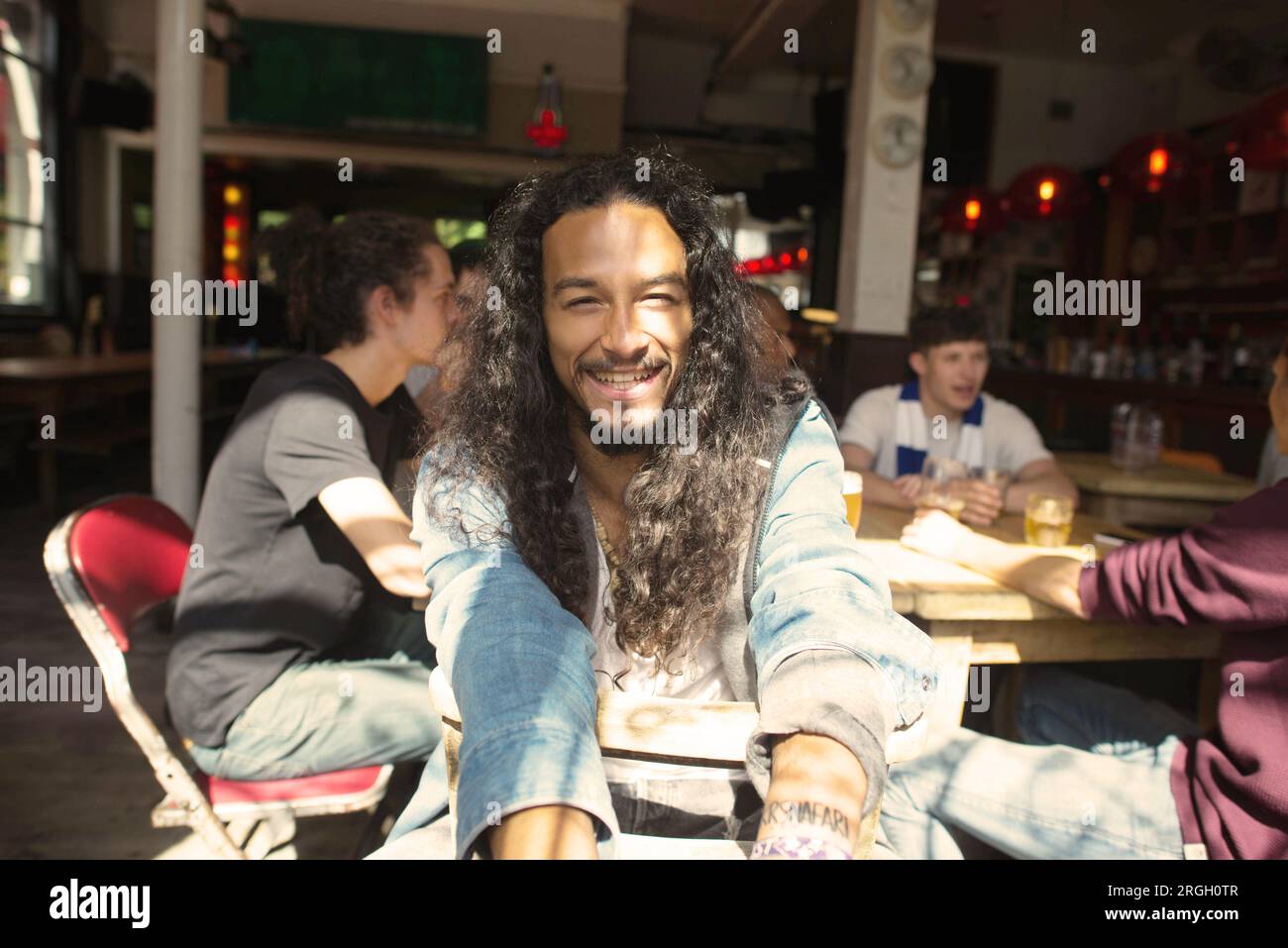 Shadow man sitting table hi-res stock photography and images - Alamy