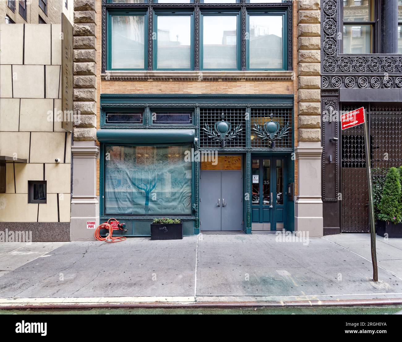35 east 12th st hi-res stock photography and images - Alamy