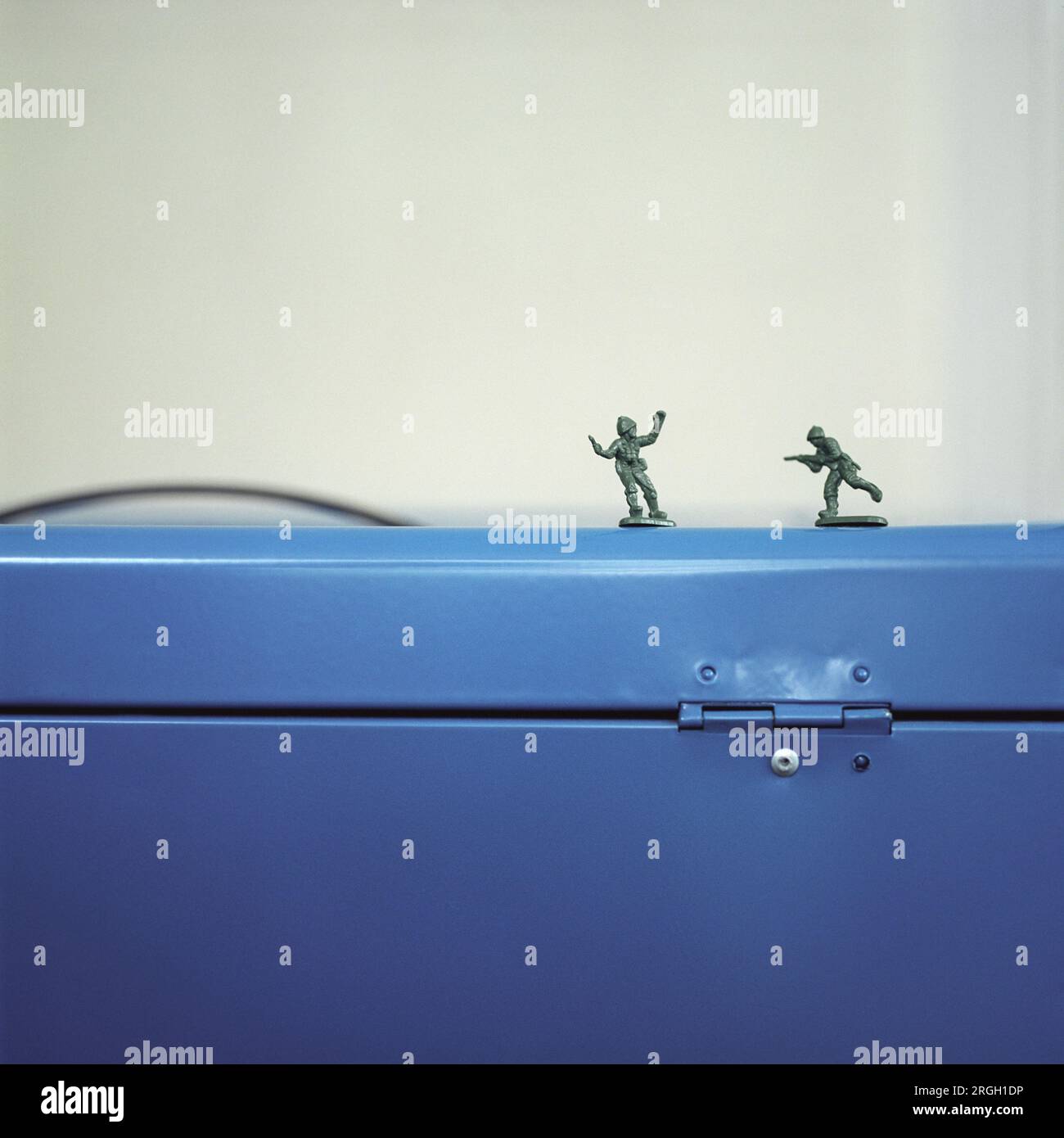 Toy soldiers on blue tin box Stock Photo - Alamy