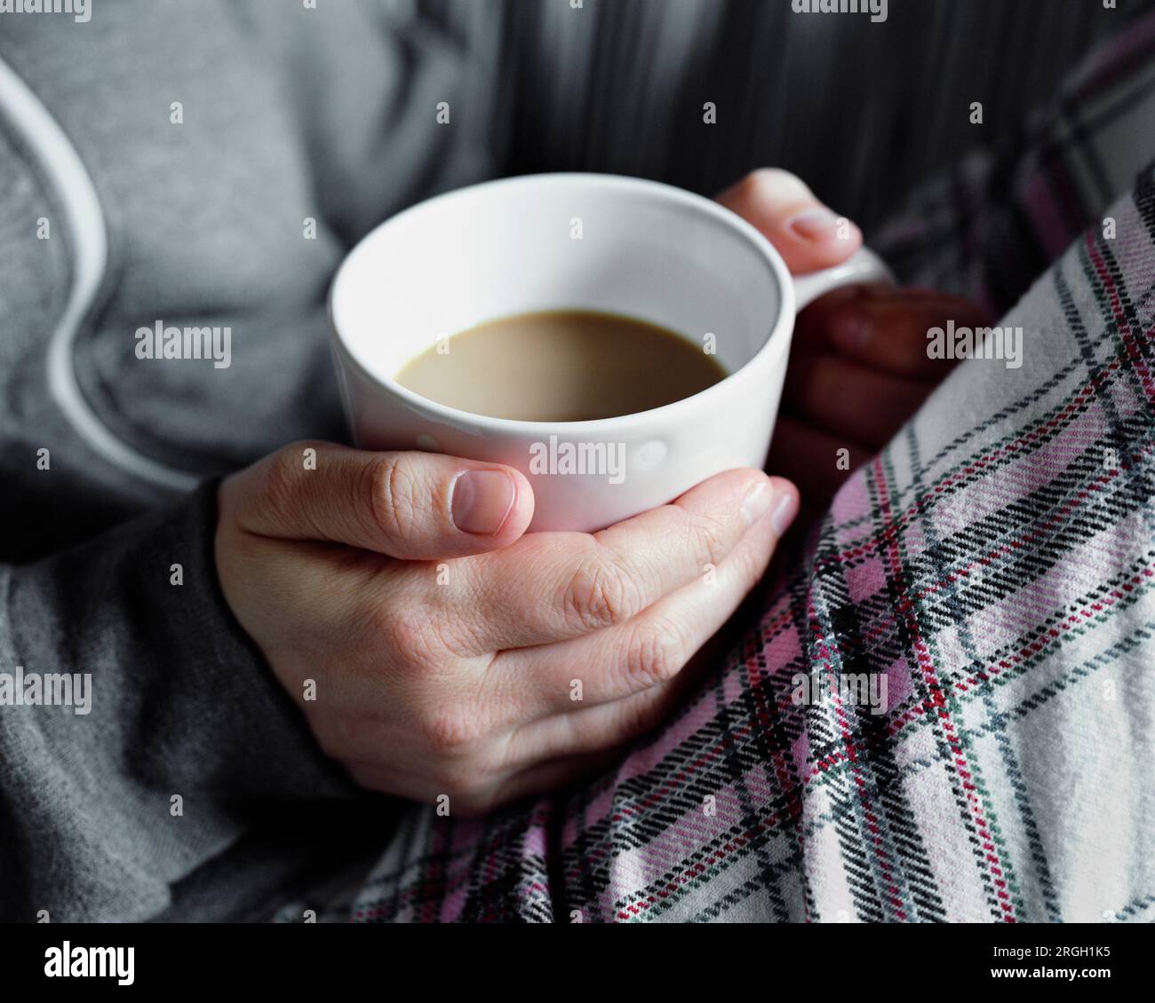 Womans hand holding cup hi-res stock photography and images - Alamy