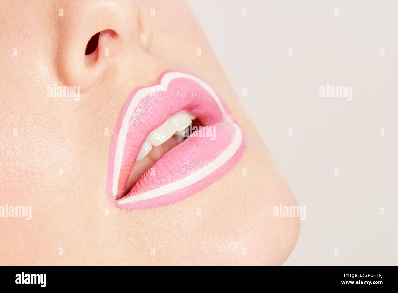 Lips parted hi-res stock photography and images - Alamy