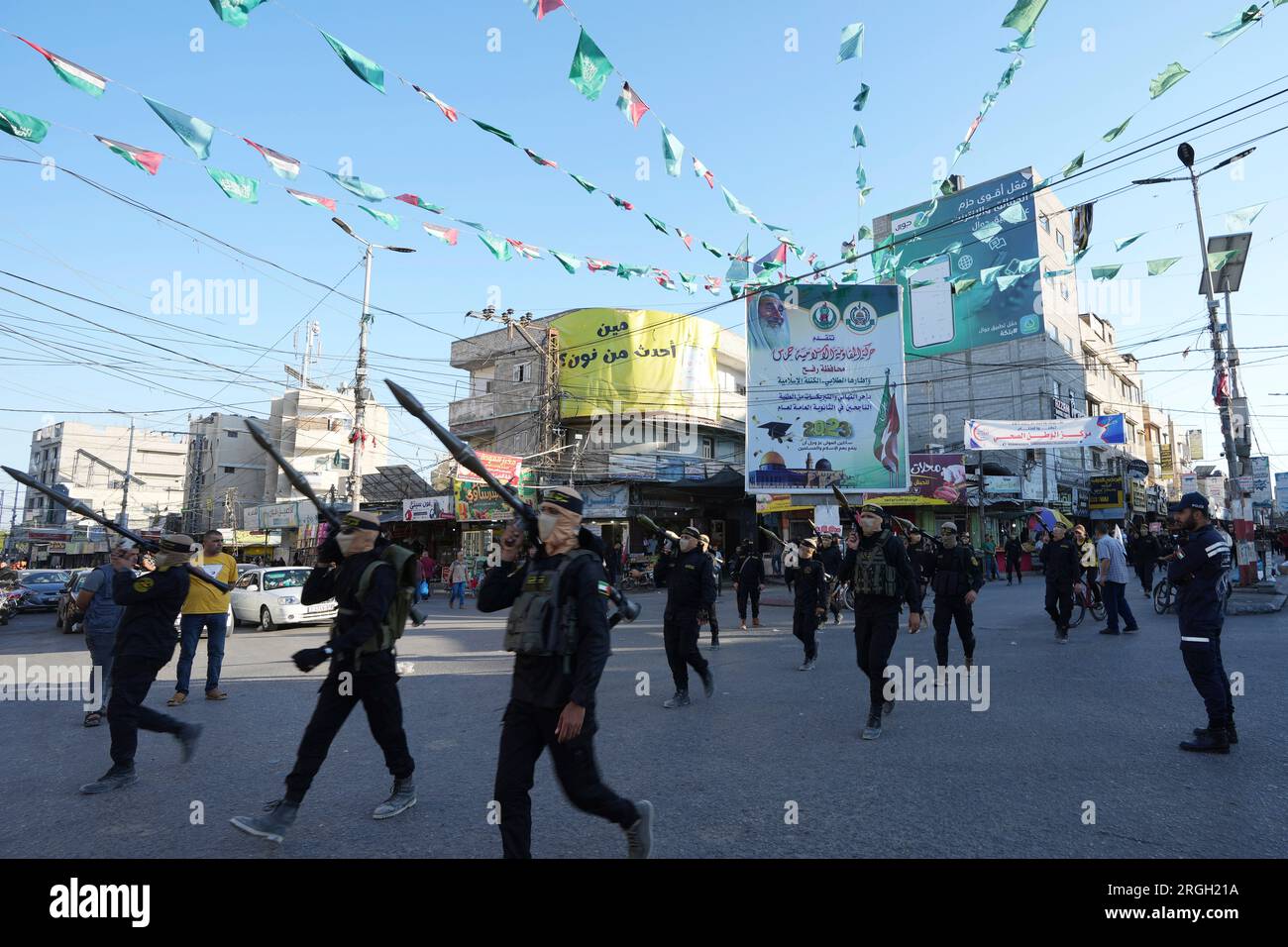 Masked members of the Palestinian Al-Quds Brigades, the military wing ...