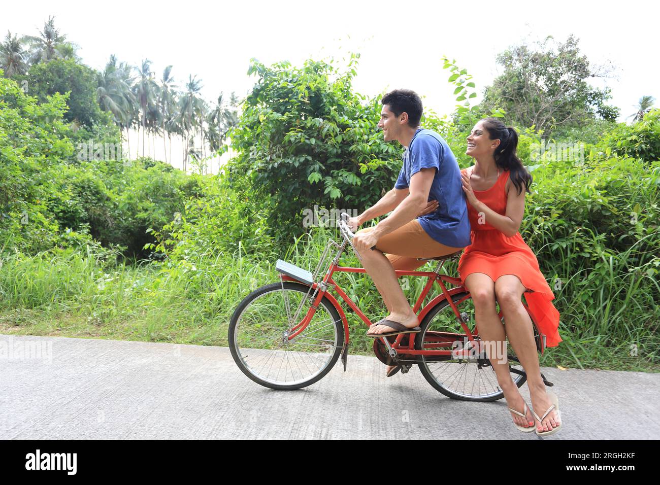 Couples on bicycle hi-res stock photography and images - Alamy