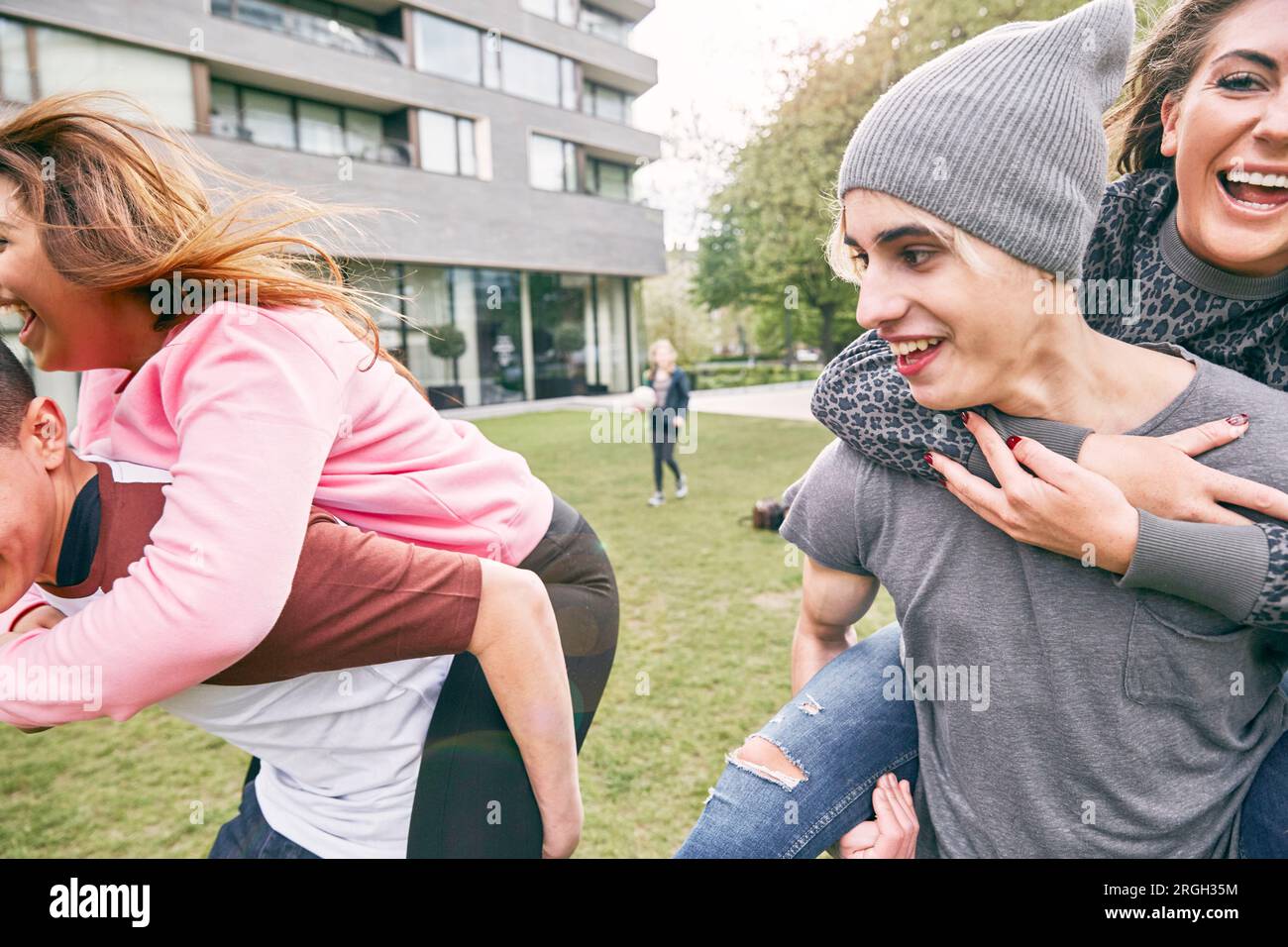 Business people piggyback hi-res stock photography and images - Alamy