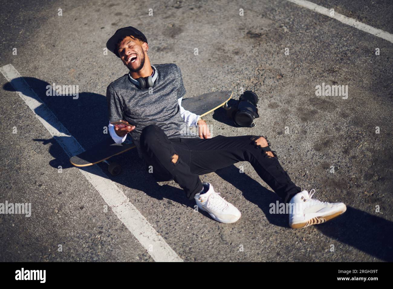 Man lying down laughing hi-res stock photography and images - Alamy