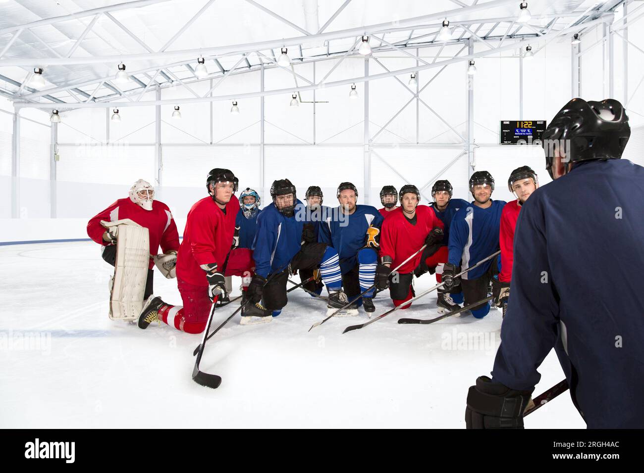 Ice hockey players hi-res stock photography and images - Alamy