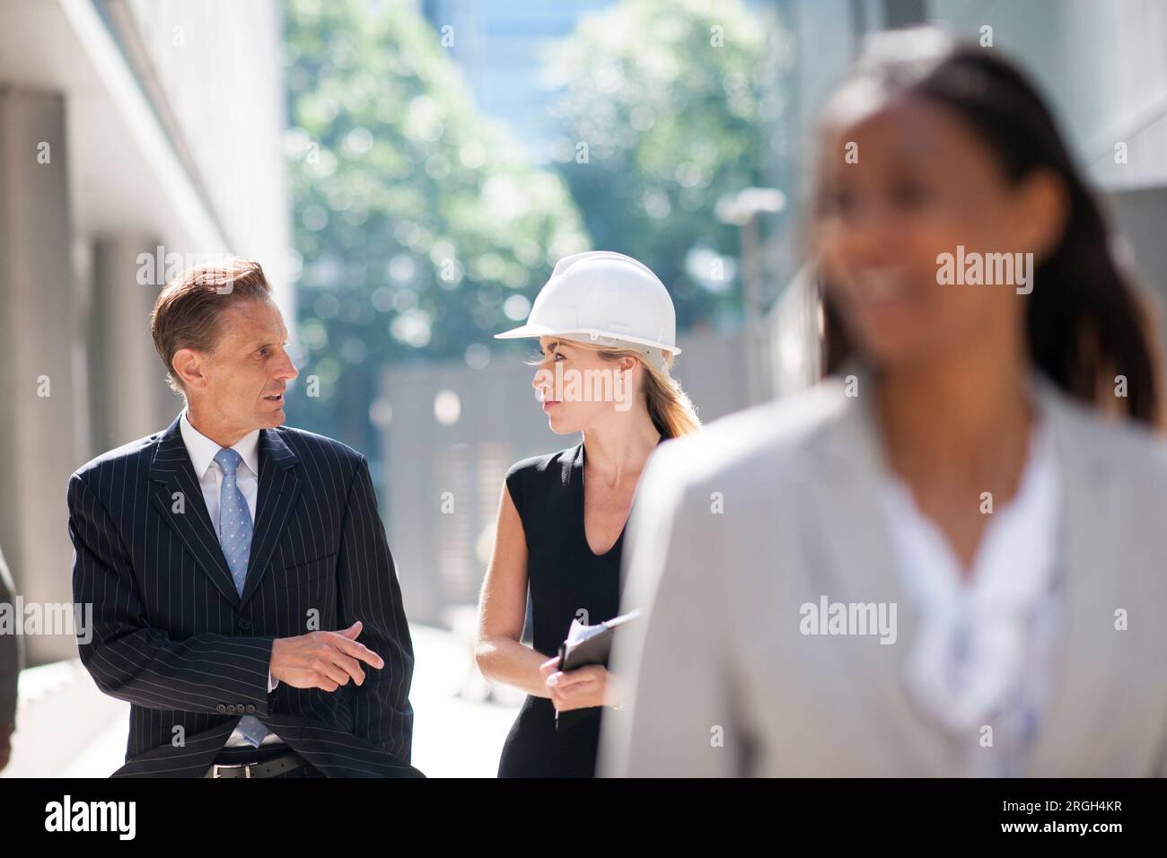 Group of people construction sites hi-res stock photography and images ...