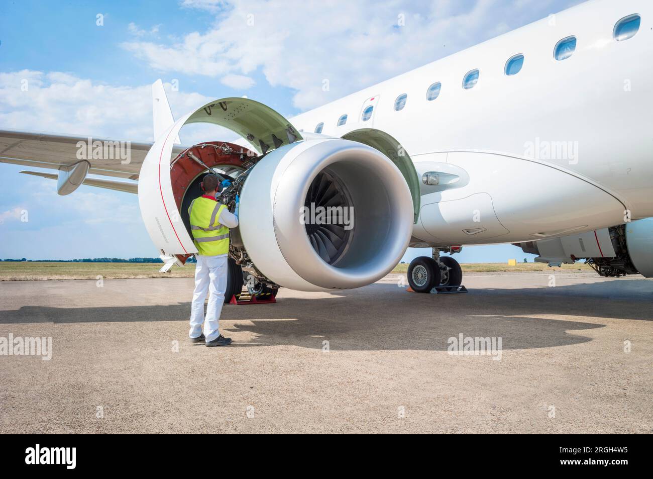 Working on airplane engine man hi-res stock photography and images - Alamy
