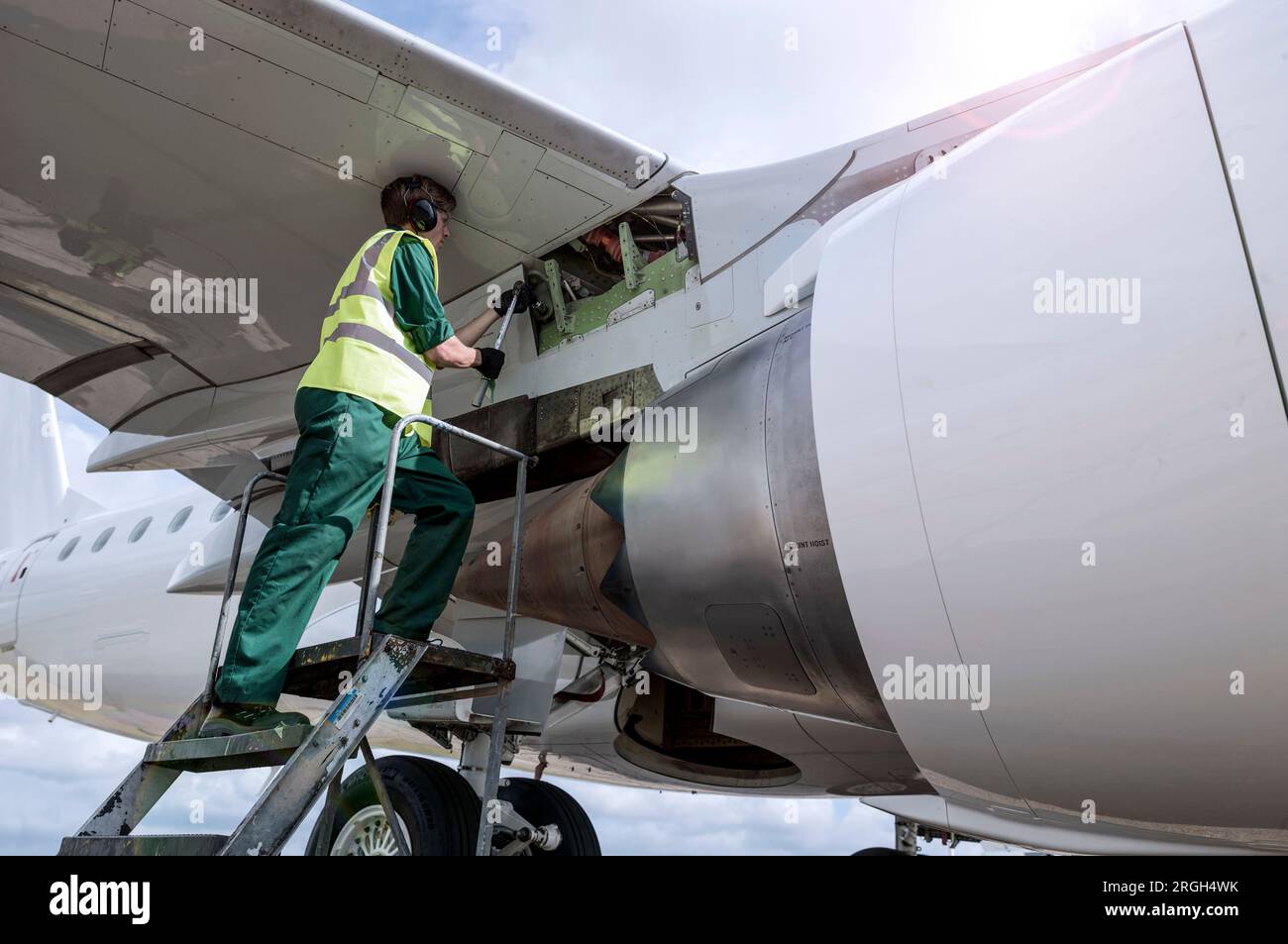 Airplane standing wing hi-res stock photography and images - Alamy