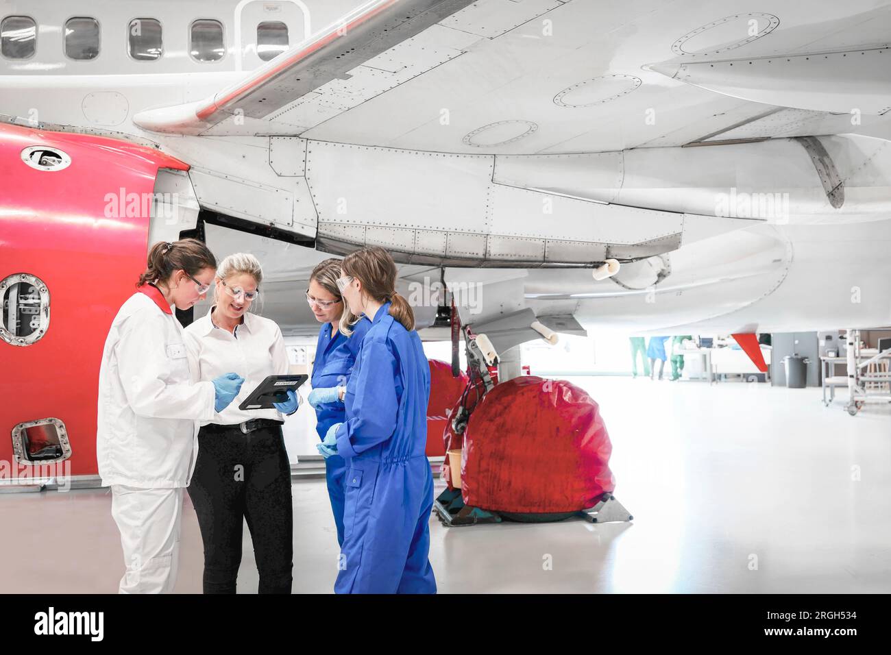 Female mechanic using digital hi-res stock photography and images - Alamy