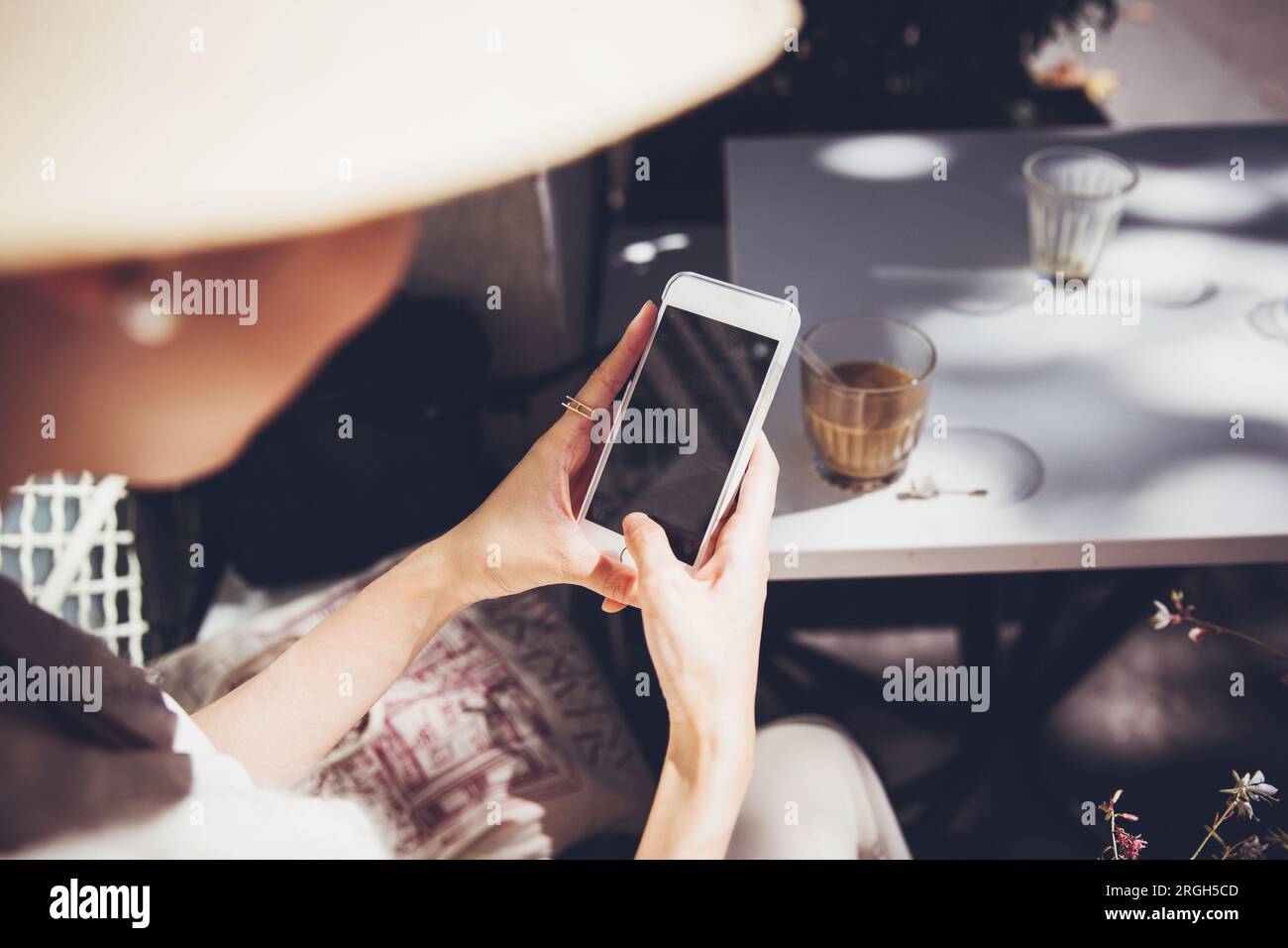 Female over the shoulder holding phone hi-res stock photography and ...