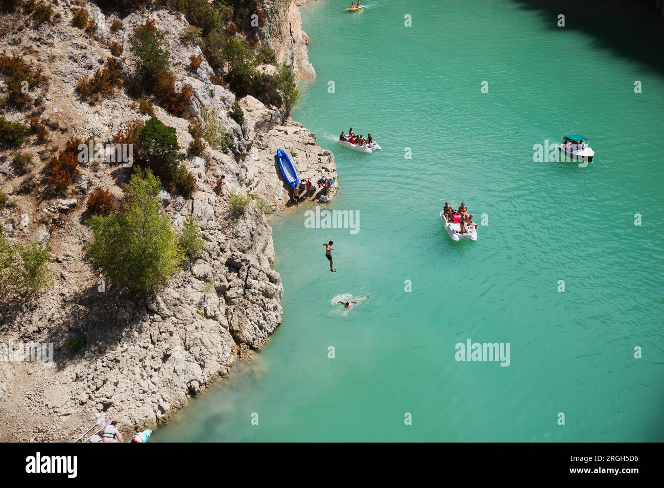 People on boats and diving into river Stock Photo - Alamy