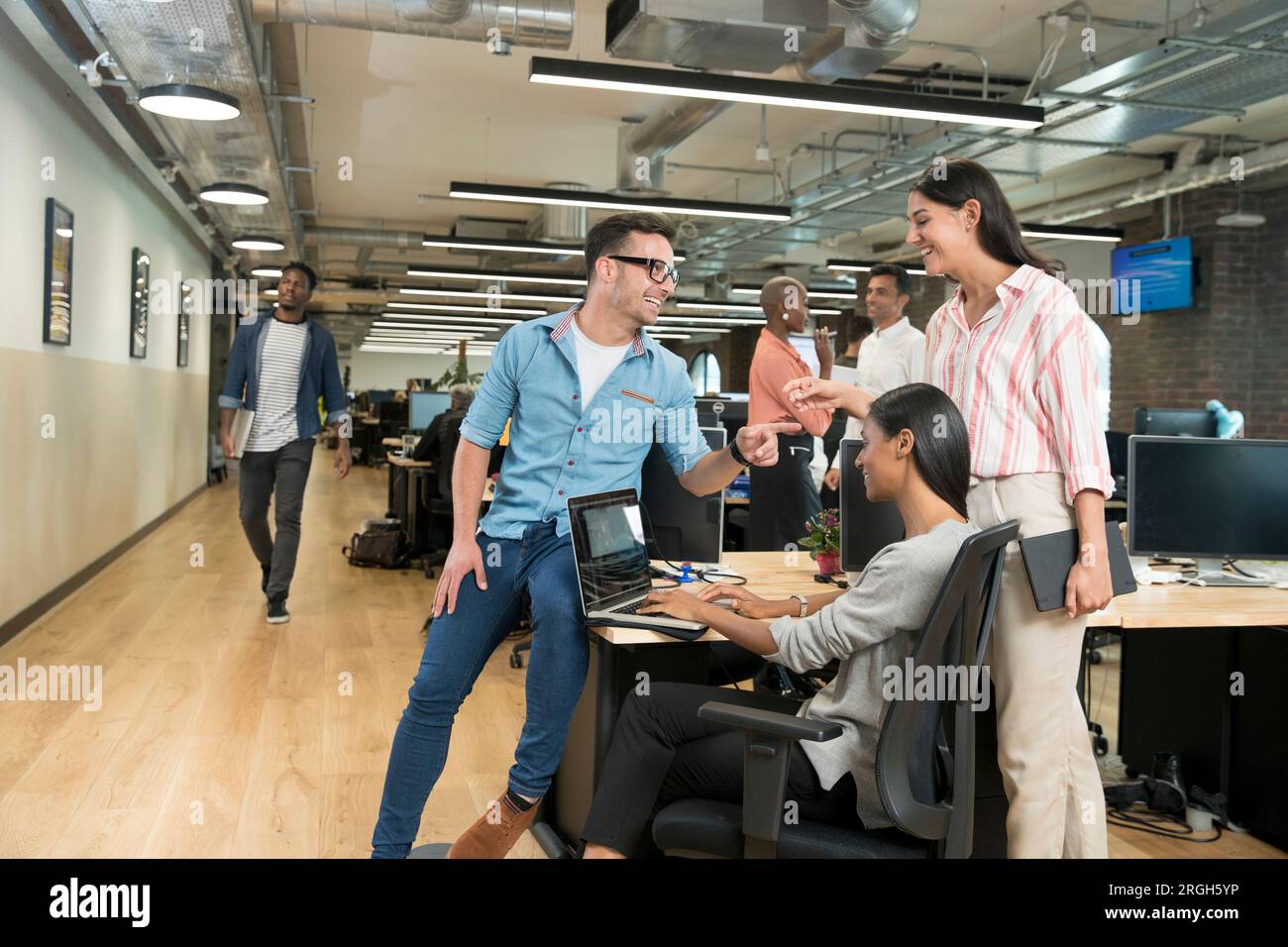 Three workers talking laptops hi-res stock photography and images - Alamy