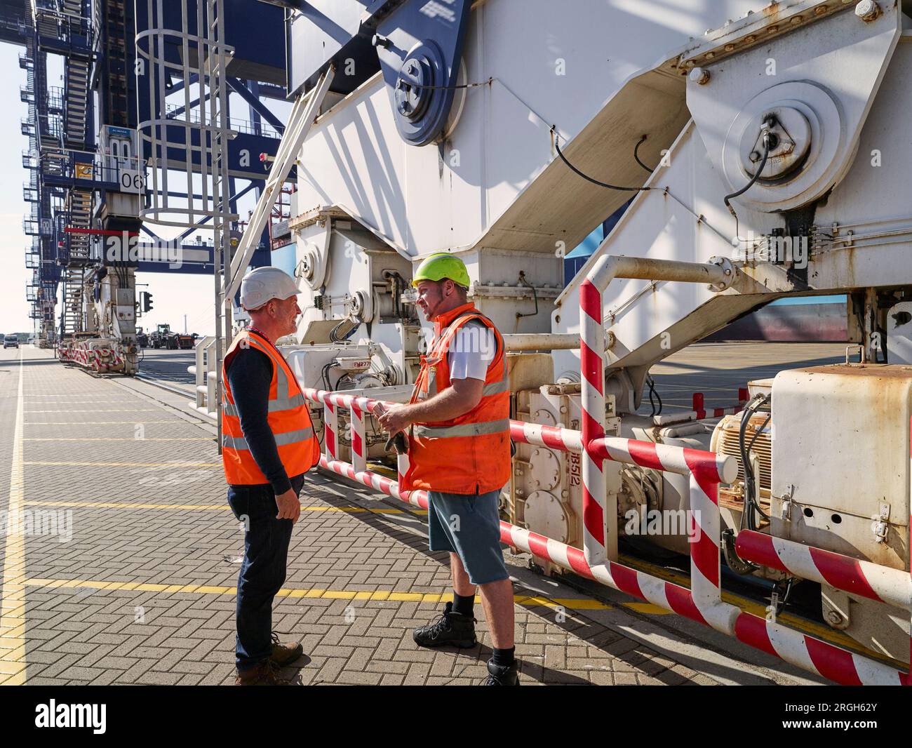 Dock workers at Port of Felixstowe, England Stock Photo - Alamy