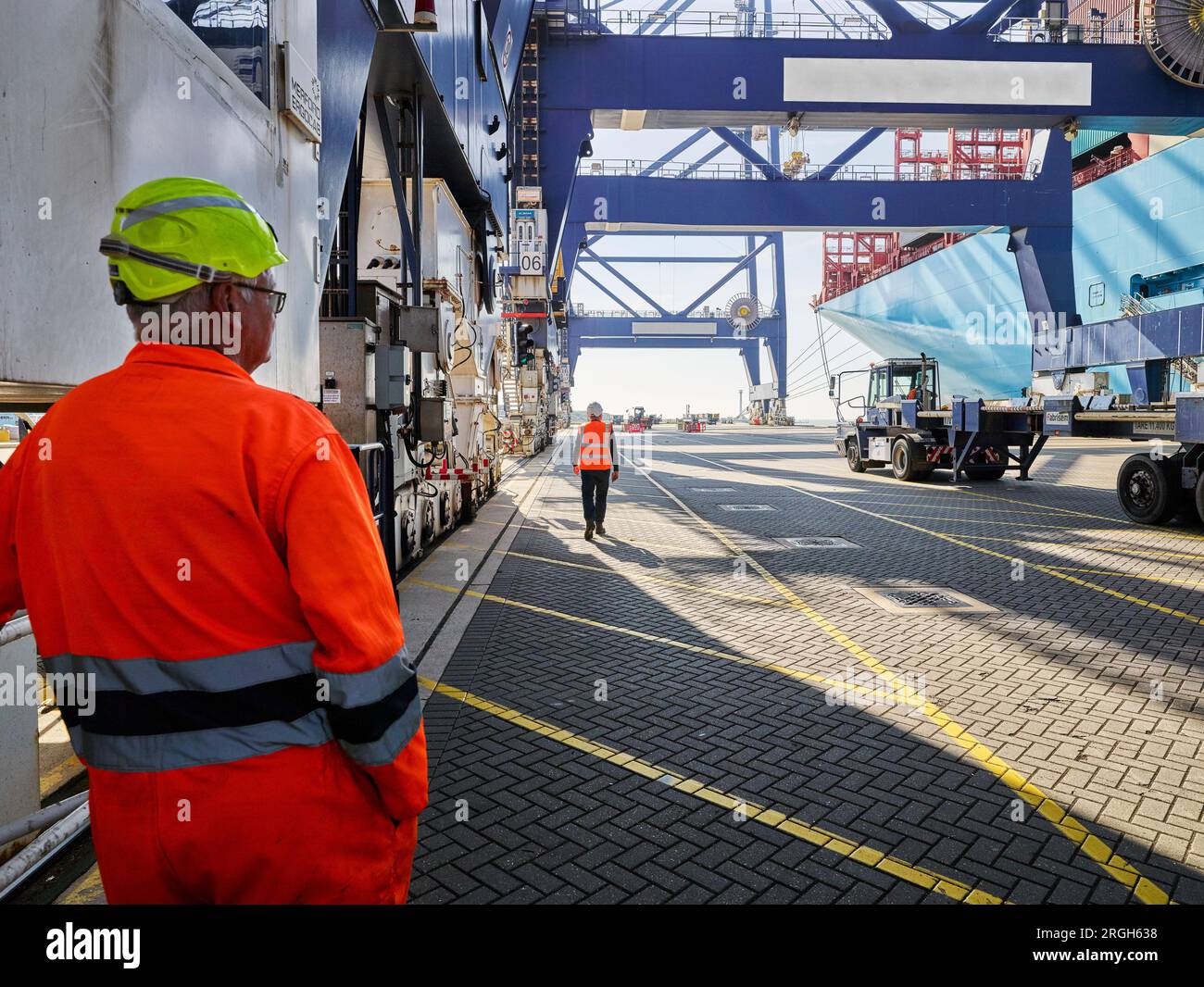 Dock worker in overalls at Port of Felixstowe, England Stock Photo - Alamy