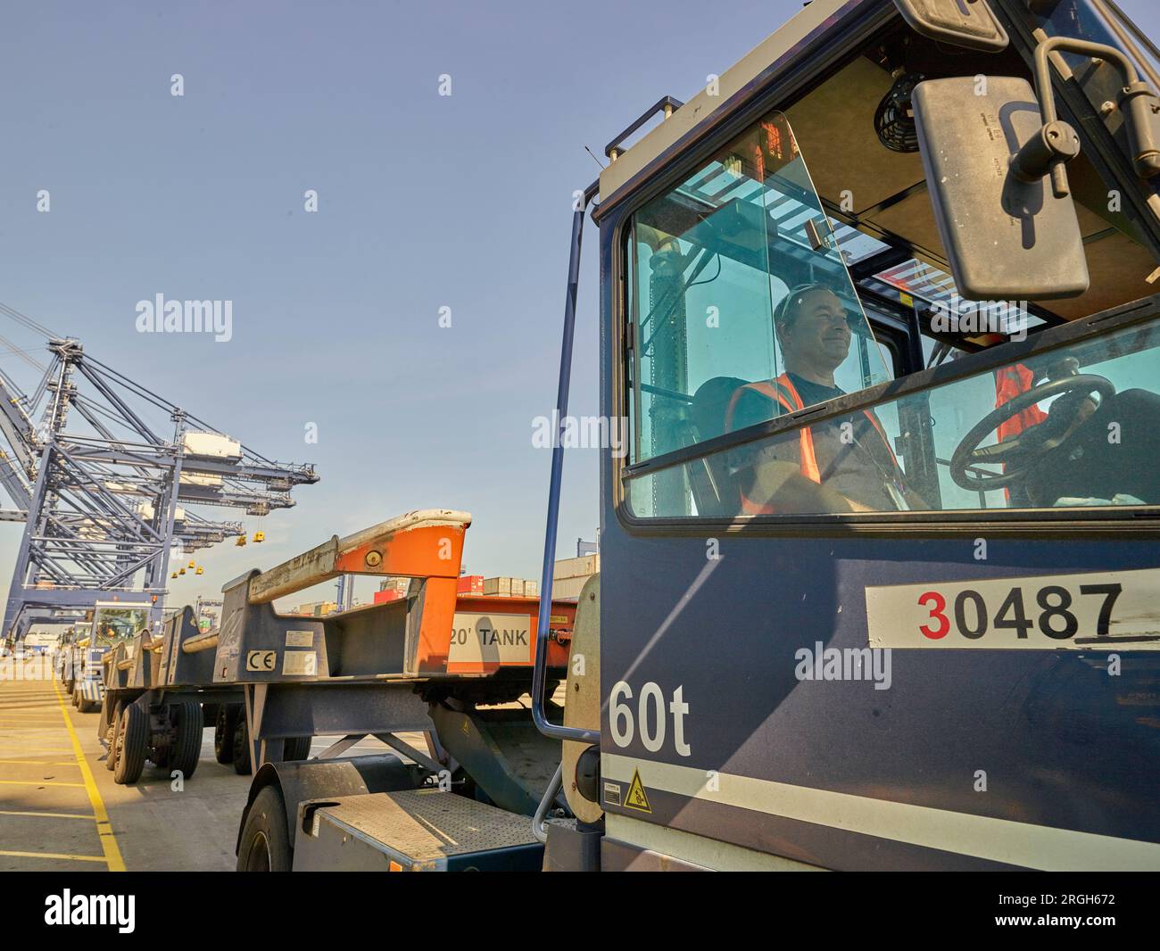 Truck drivers port hi-res stock photography and images - Alamy