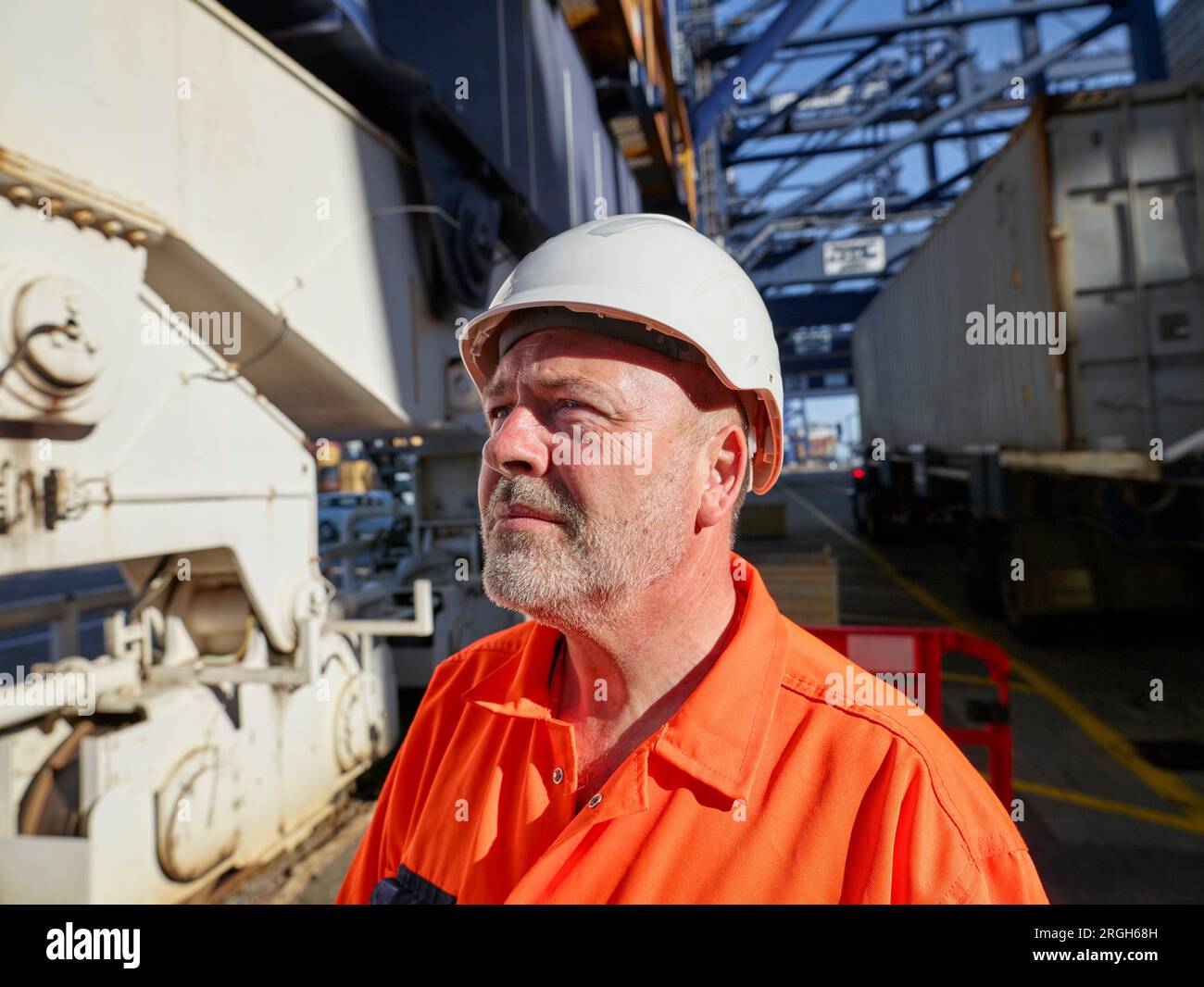 Dock worker at Port of Felixstowe, England Stock Photo - Alamy