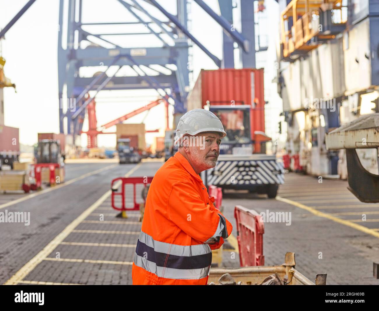 Dock worker at Port of Felixstowe, England Stock Photo - Alamy