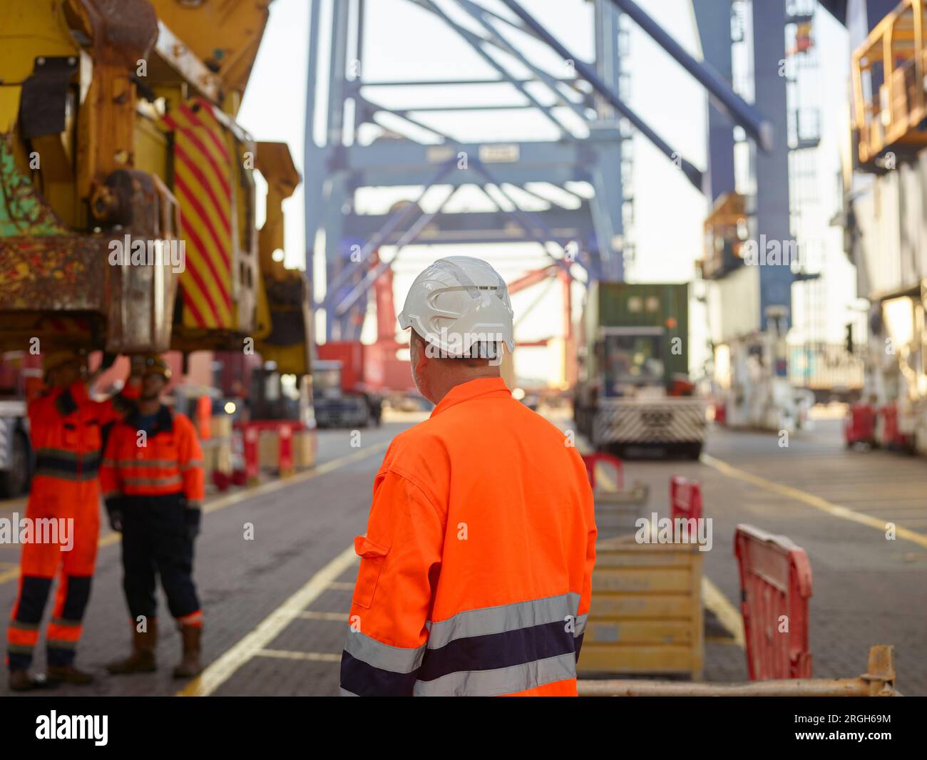 Dock worker in hardhat at Port of Felixstowe, England Stock Photo - Alamy