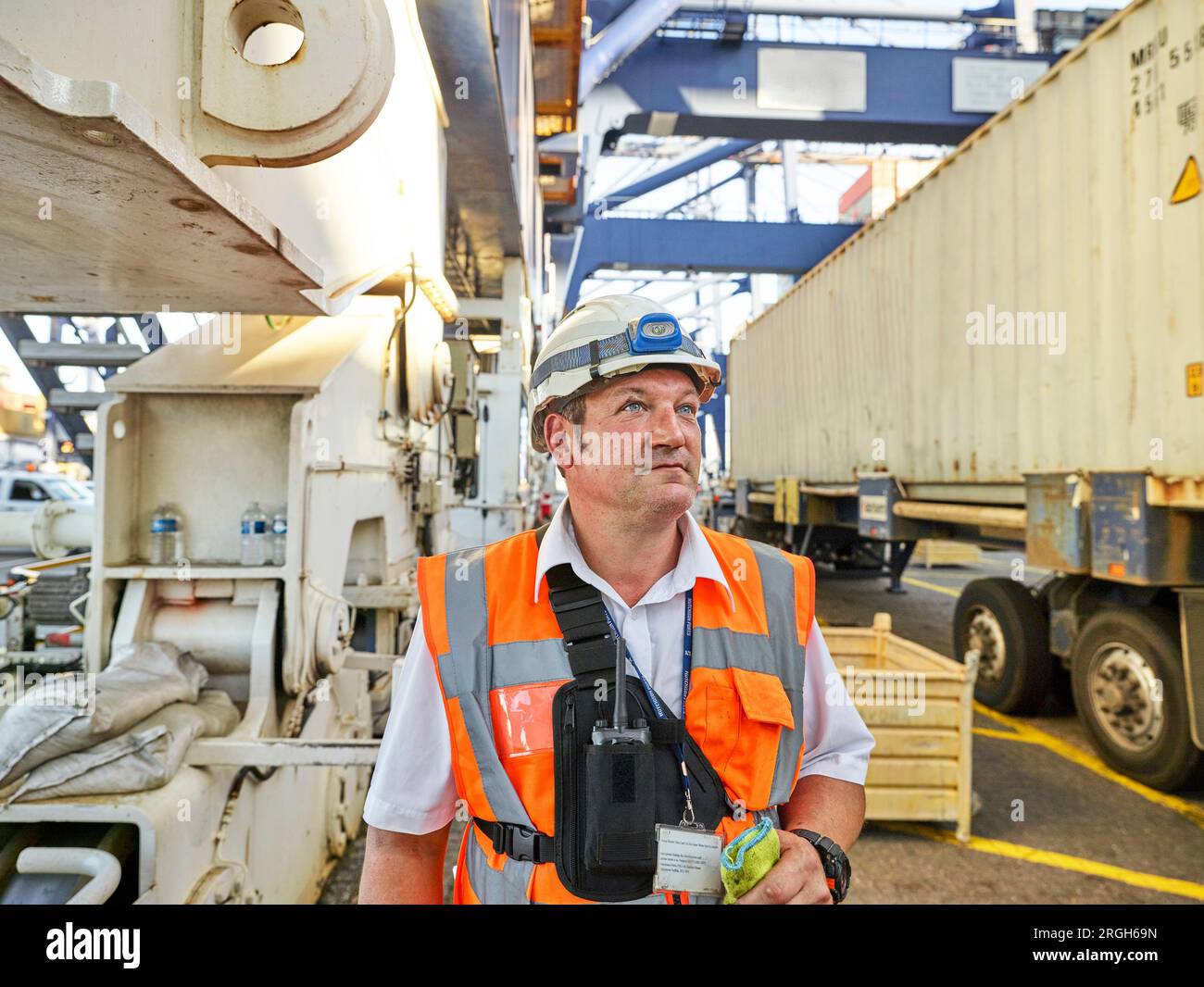 Dock worker at Port of Felixstowe, England Stock Photo - Alamy